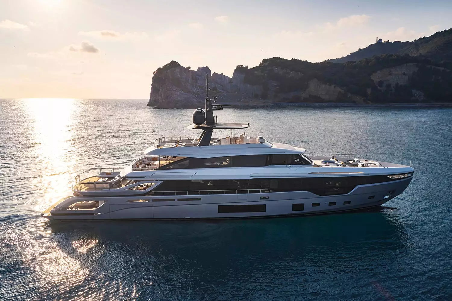 ELEGANCE AT SEA: AZIMUT’S 38M GRANDE TRIDECK AND ITS CUTTING-EDGE INTE ...