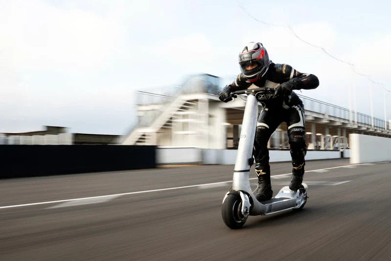 F1-INSPIRED E-SCOOTER: THE TURBO THAT OUTPACES A TESLA MODEL 3 ...