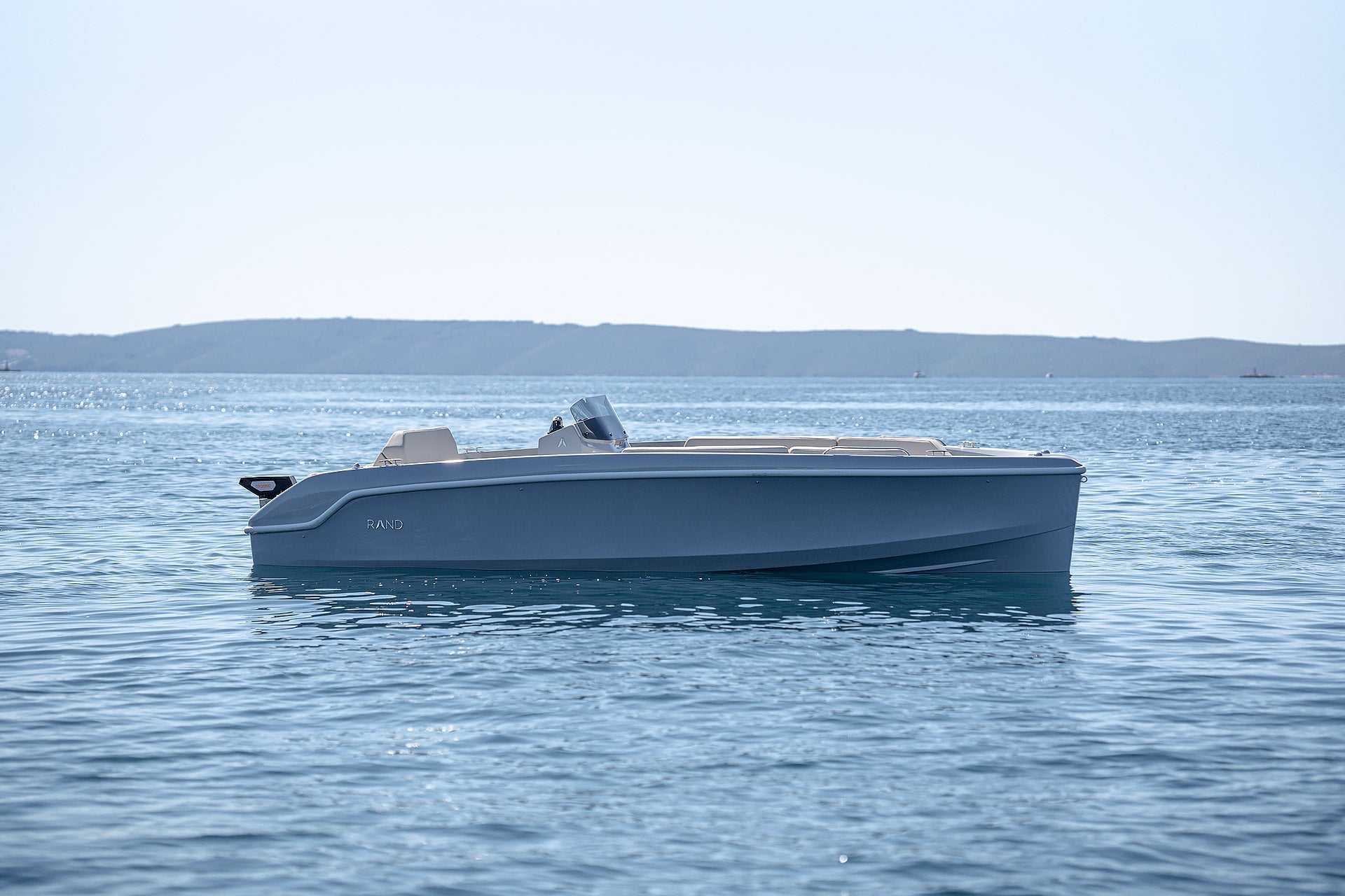 LUXURY REDEFINED: THE RAND BOATS BREEZE 20 DAYBOAT – TheArsenale