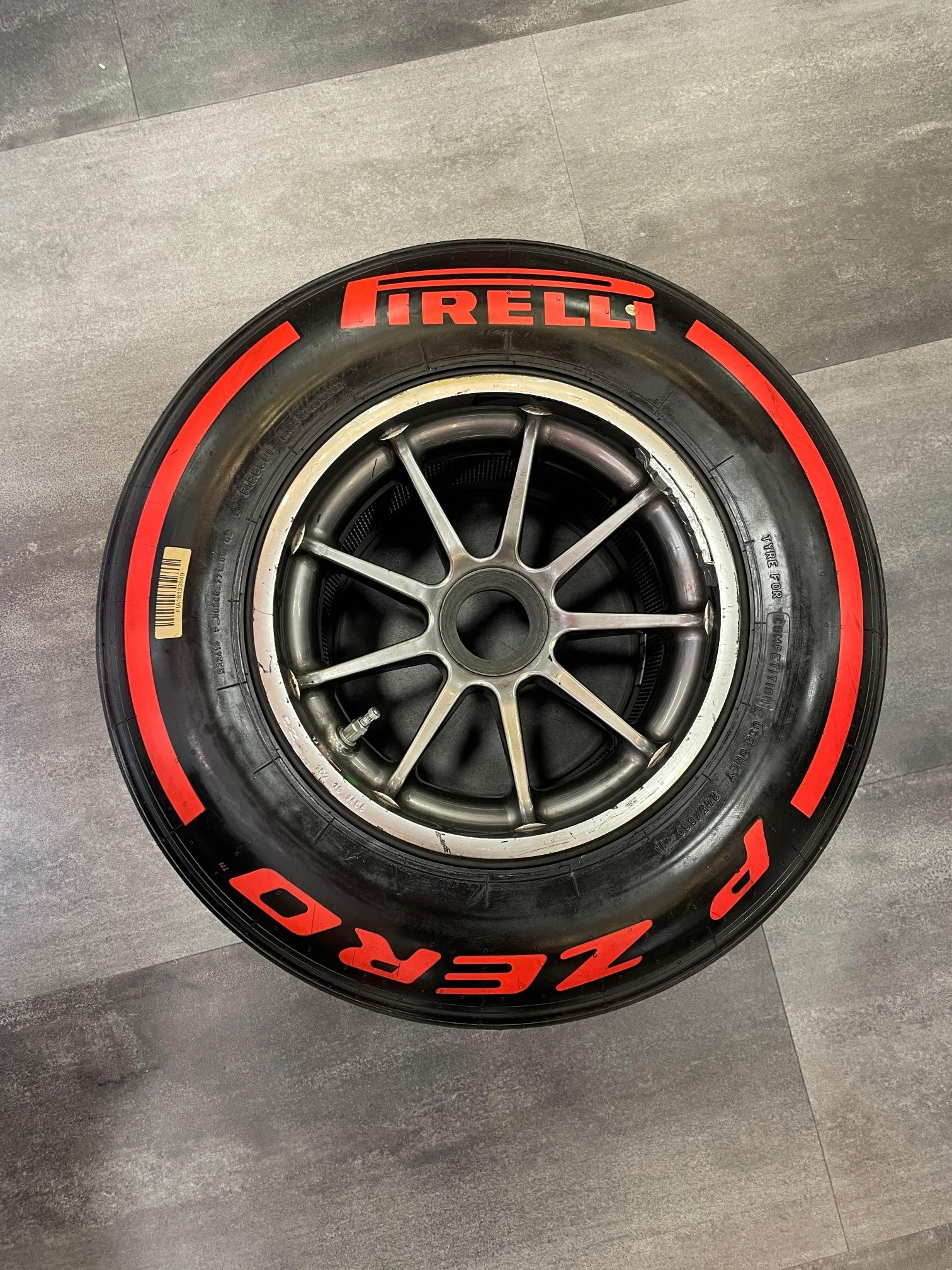 2021 RED BULL RACING FRONT LEFT F1 WHEEL USED BY MAX VERSTAPPEN (SOFT ...