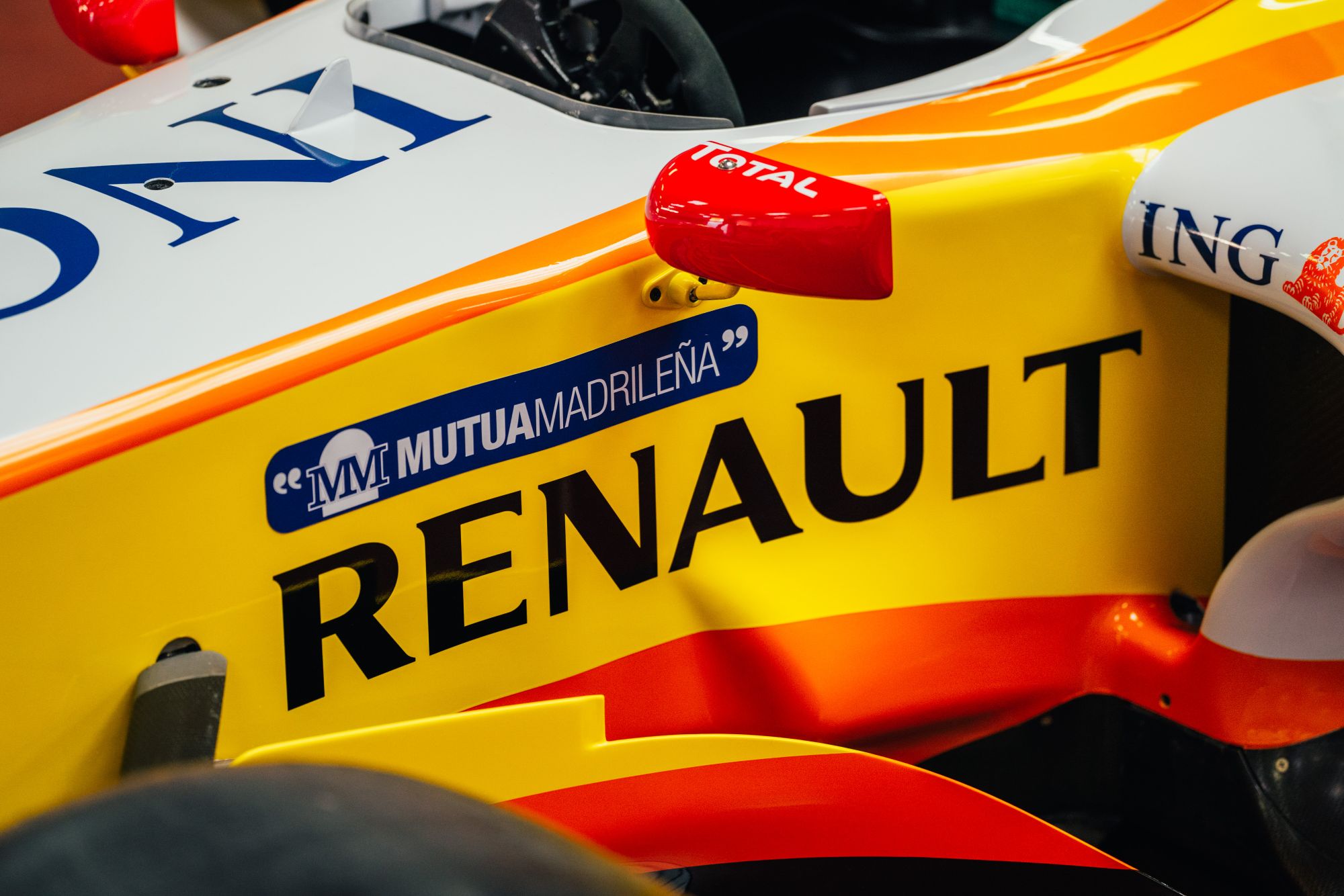 F1 RENAULT R29 ROLLING CHASSIS - TheArsenale